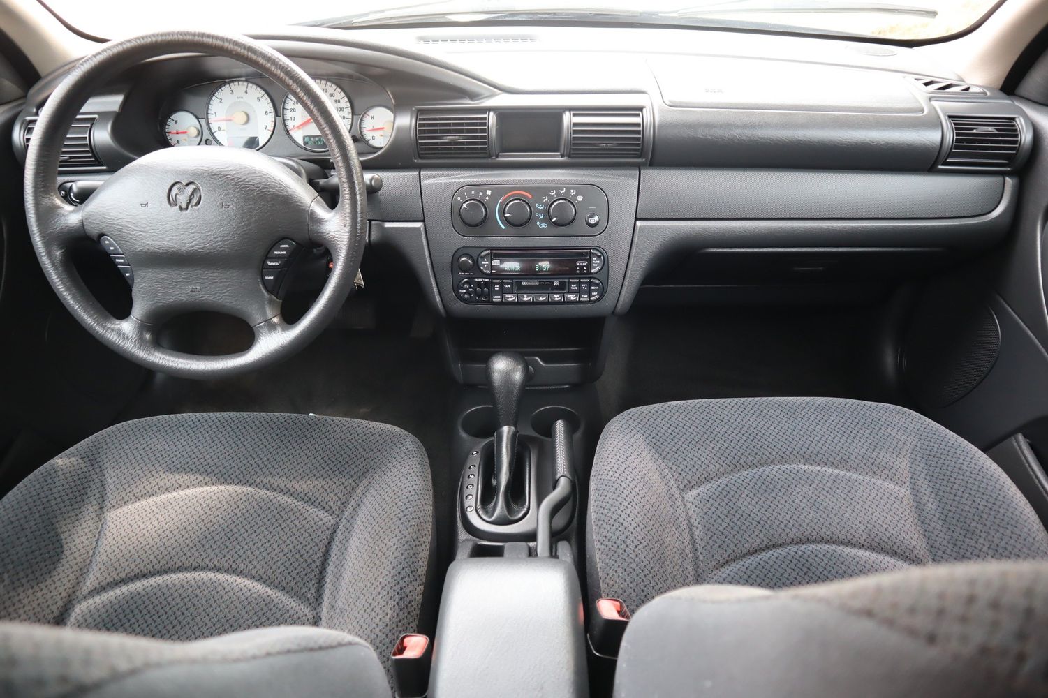 2004 Dodge Stratus SE | Victory Motors of Colorado