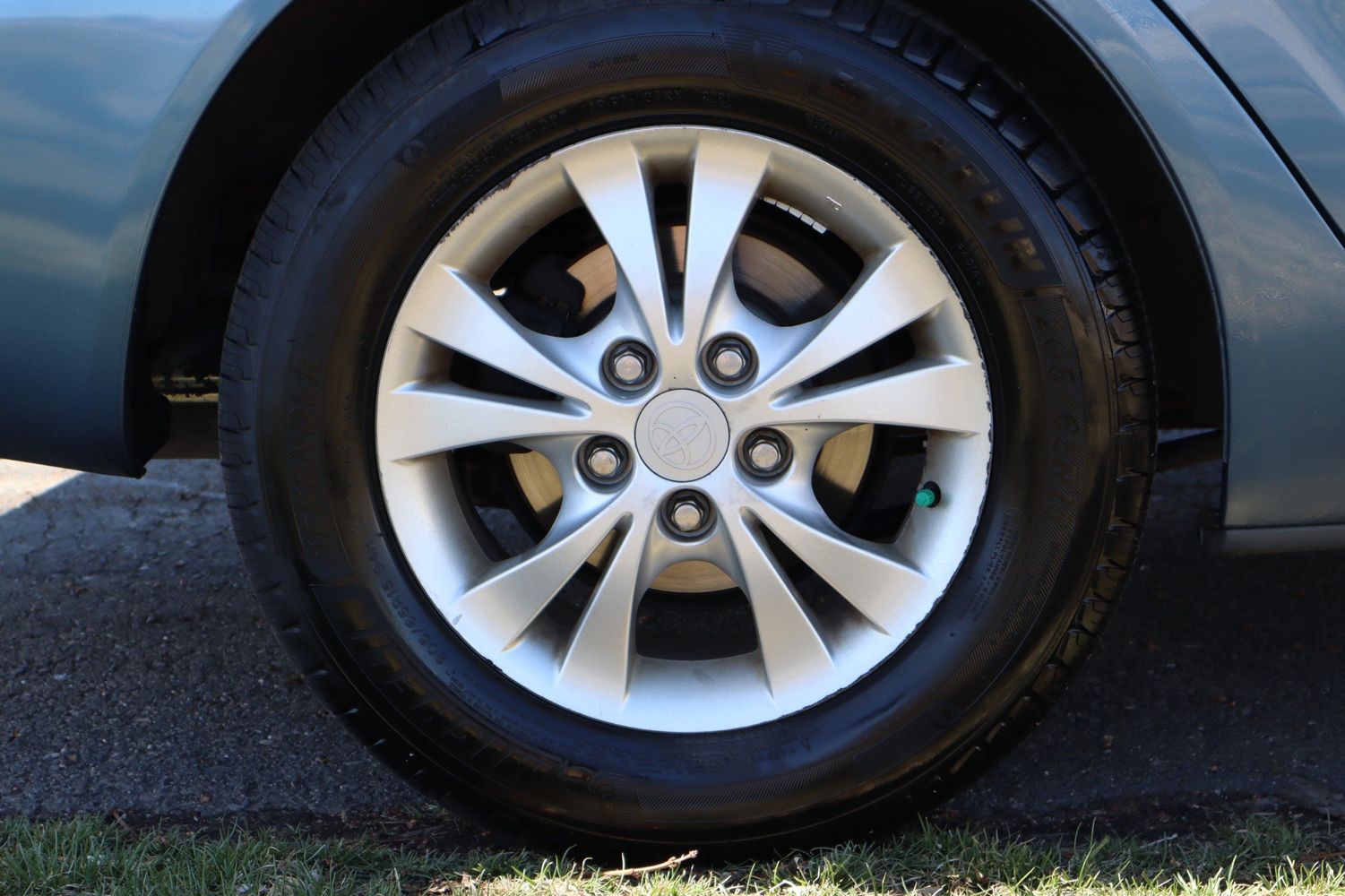 2004 Toyota Camry LE V6 | Victory Motors of Colorado