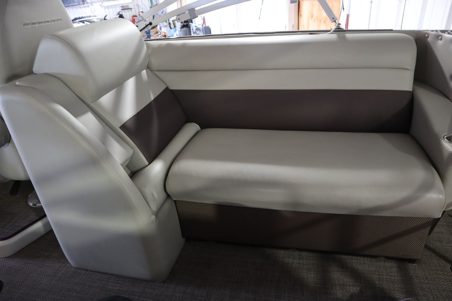 2018 LARSON ESCAPE PONTOON | Victory Motors of Colorado