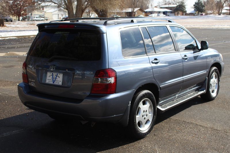 2004 Toyota Highlander Photos