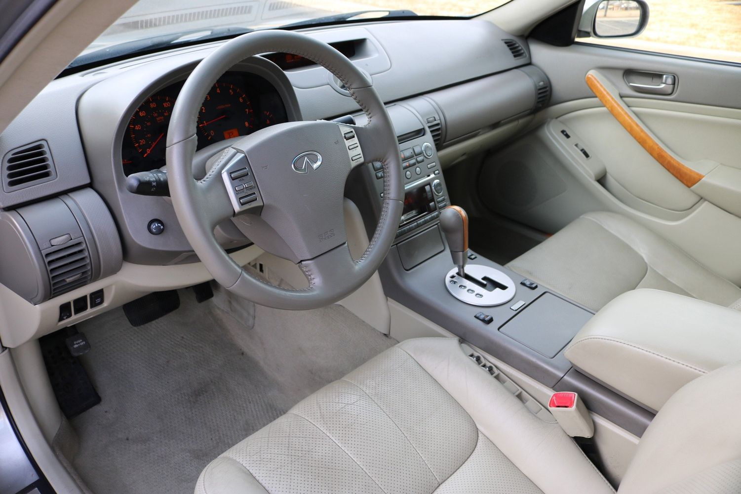 2004 Infiniti G35 Sedan Interior