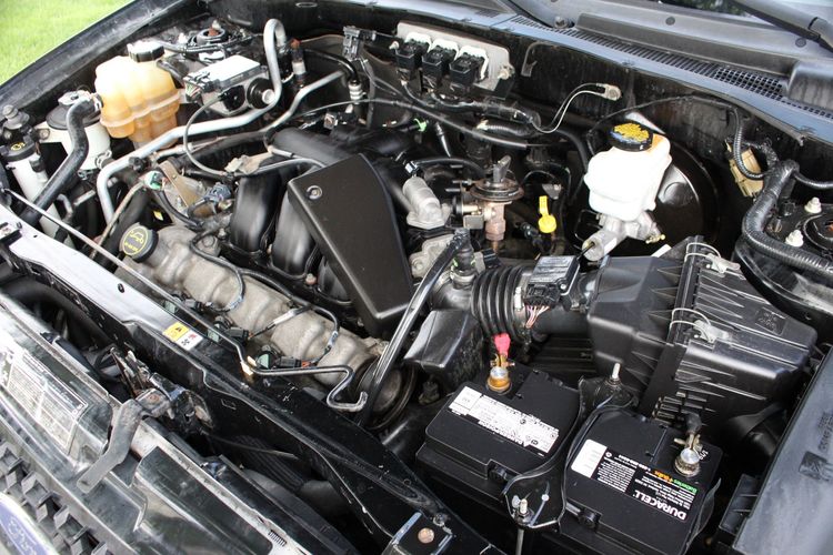 2005 Ford Escape XLT | Victory Motors of Colorado