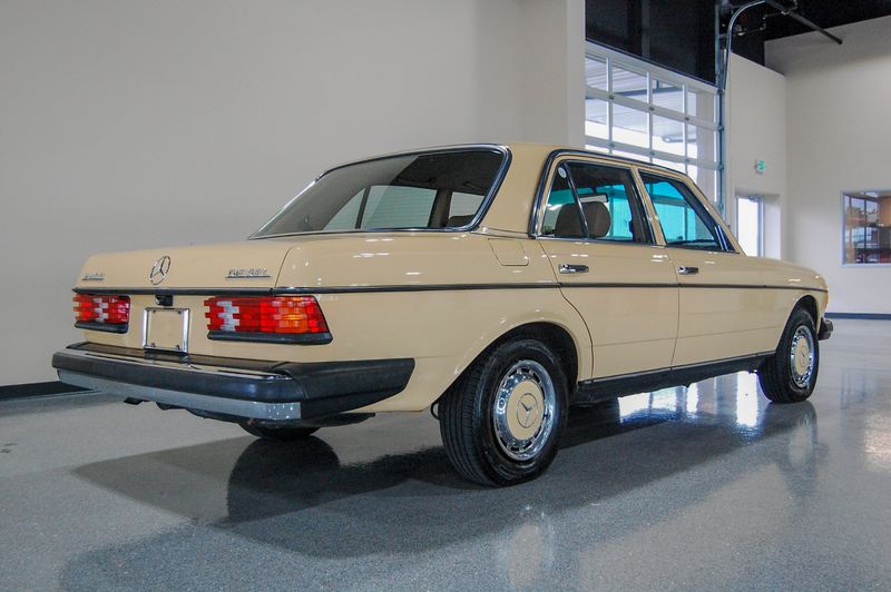 1981 Mercedes-Benz 240D Photos