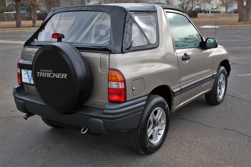 2002 Chevrolet Tracker Photos