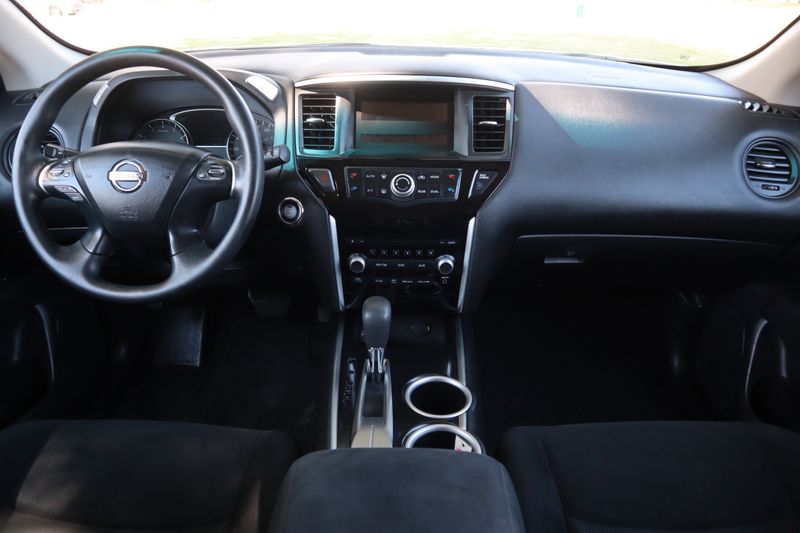 2016 Nissan Pathfinder Photos