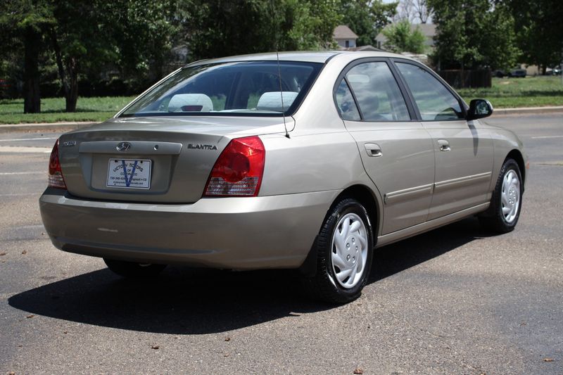2005 Hyundai Elantra Photos