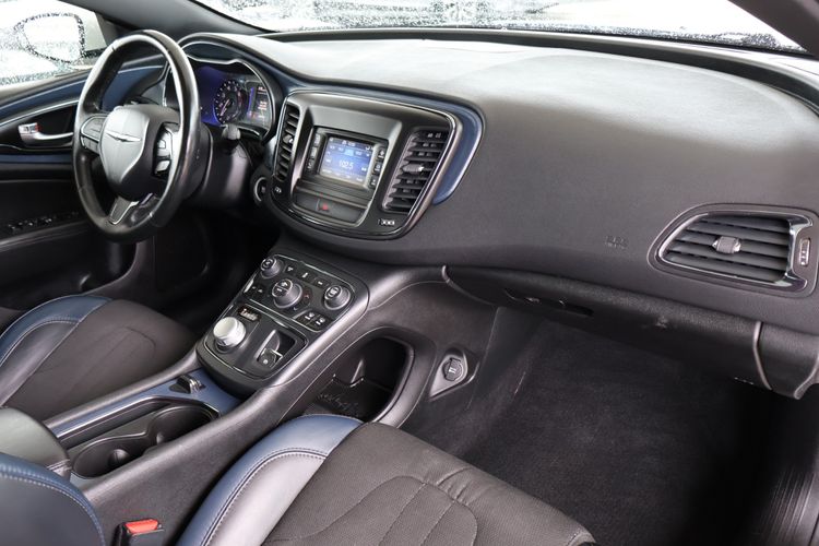 2016 Chrysler 200 S | Victory Motors of Colorado