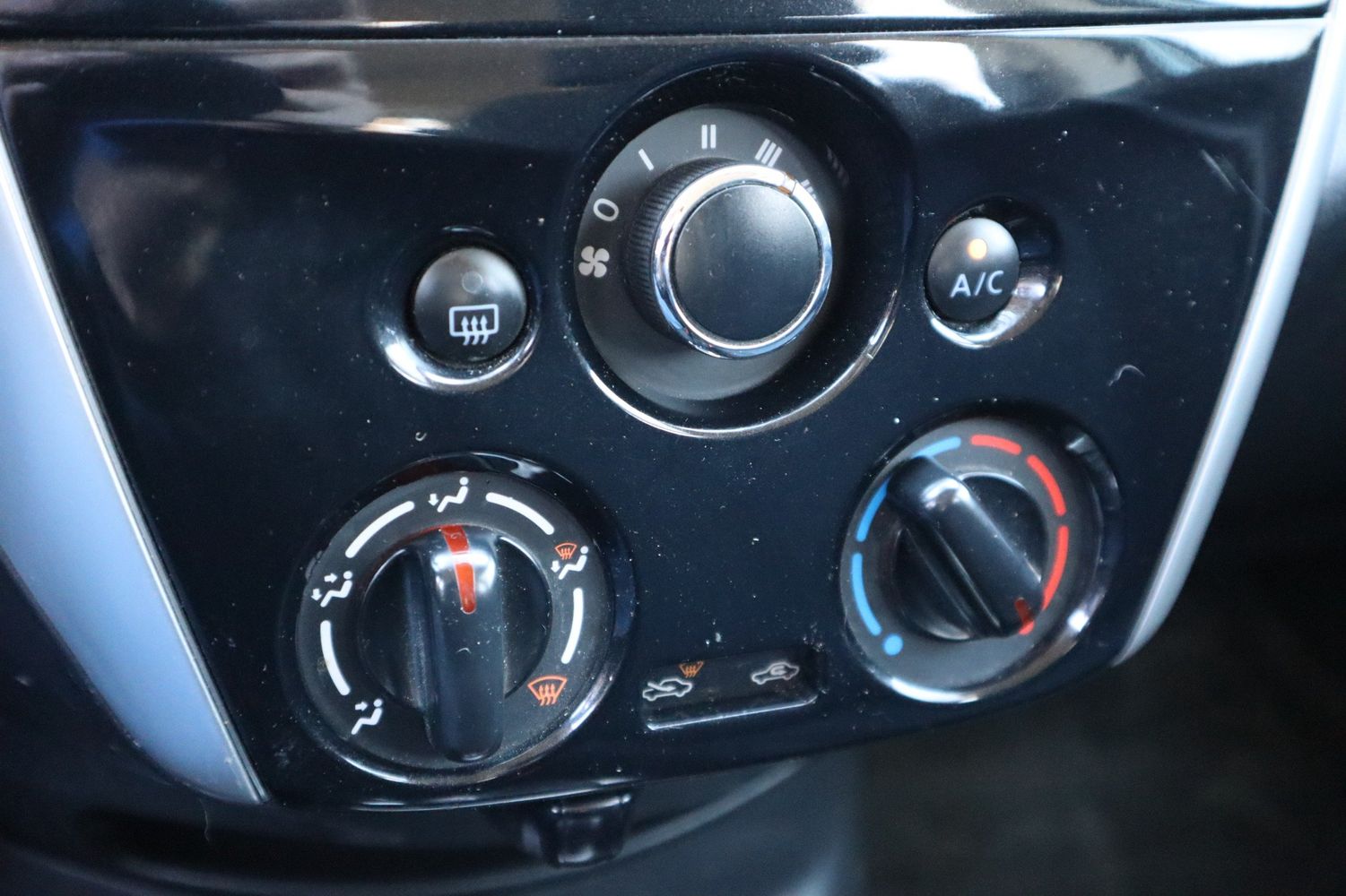 2015 Nissan Versa Note SV | Victory Motors of Colorado