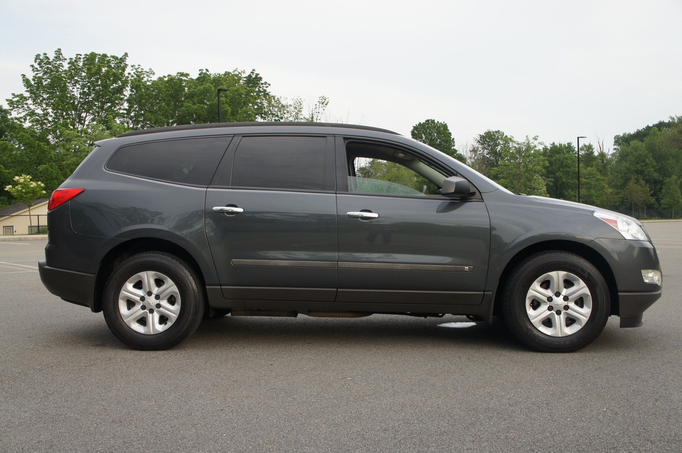 2009 Chevrolet Traverse LS | Zoom Auto Group - Used Cars New Jersey