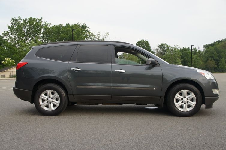 2009 Chevrolet Traverse LS | Zoom Auto Group - Used Cars New Jersey