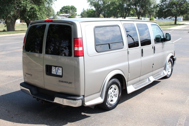 2004 Chevrolet Express Photos
