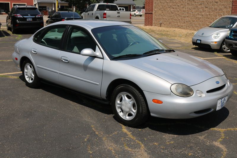1997 Ford Taurus Photos