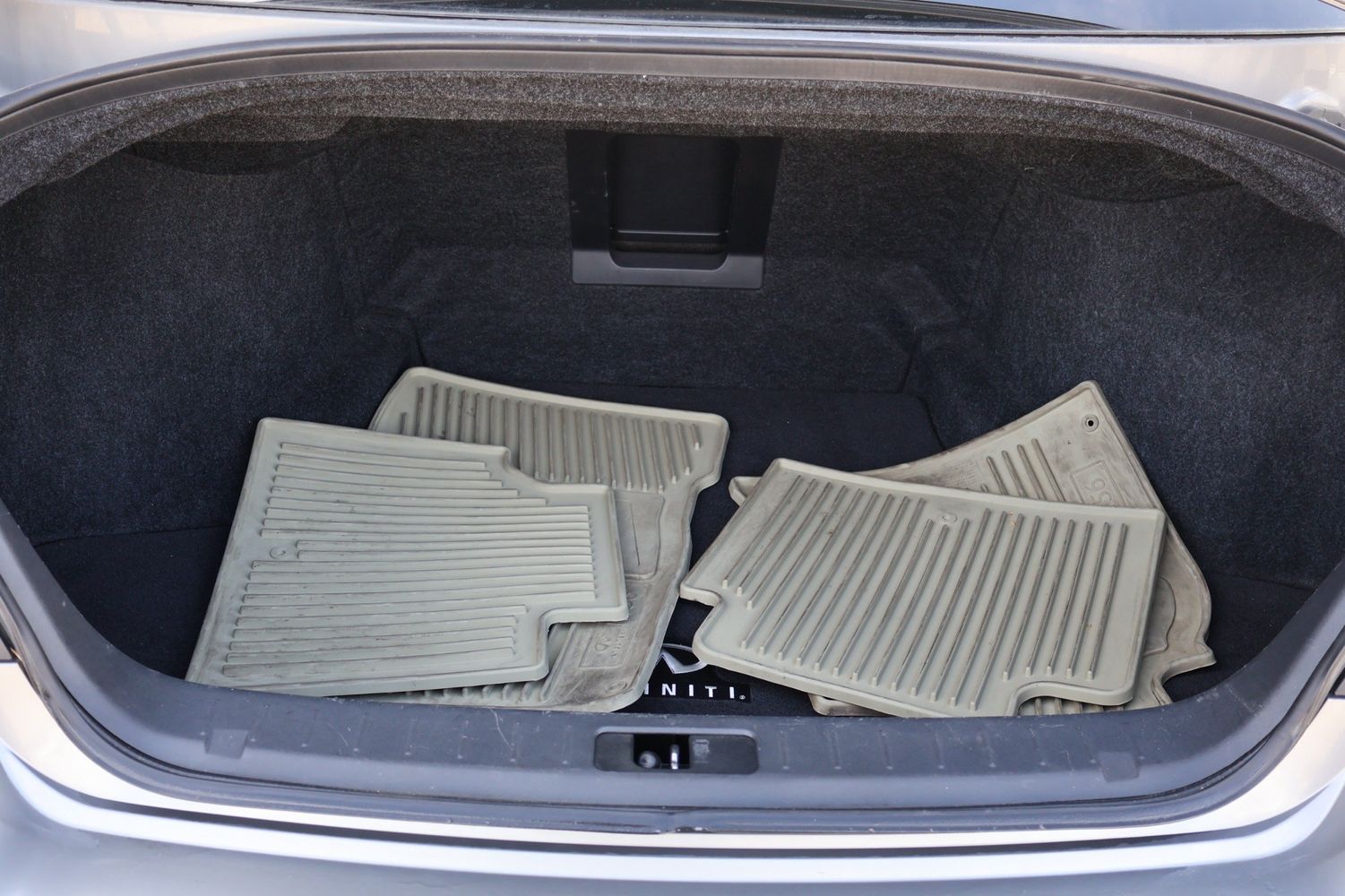 2011 INFINITI M56 x | Victory Motors of Colorado