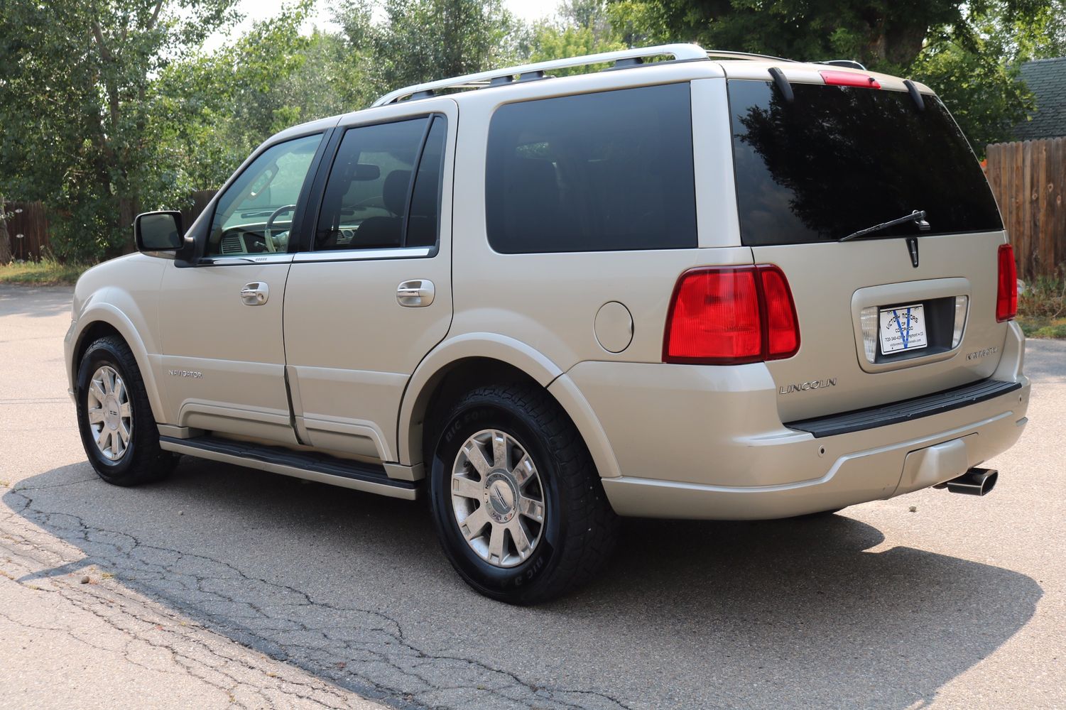 2004 Lincoln Navigator | Victory Motors of Colorado
