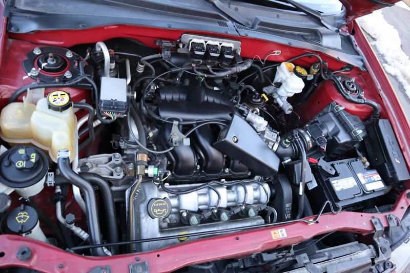 2005 Ford Escape Photos