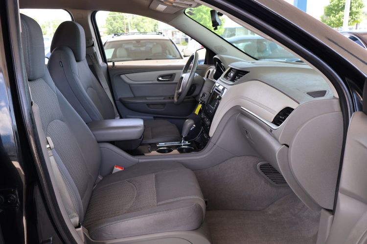 2015 Chevrolet Traverse LT | Victory Motors of Colorado