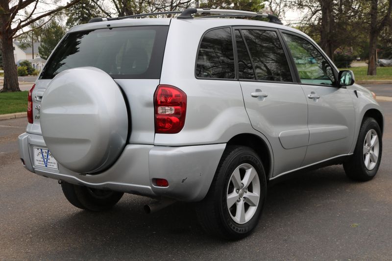 2005 Toyota RAV4 Photos
