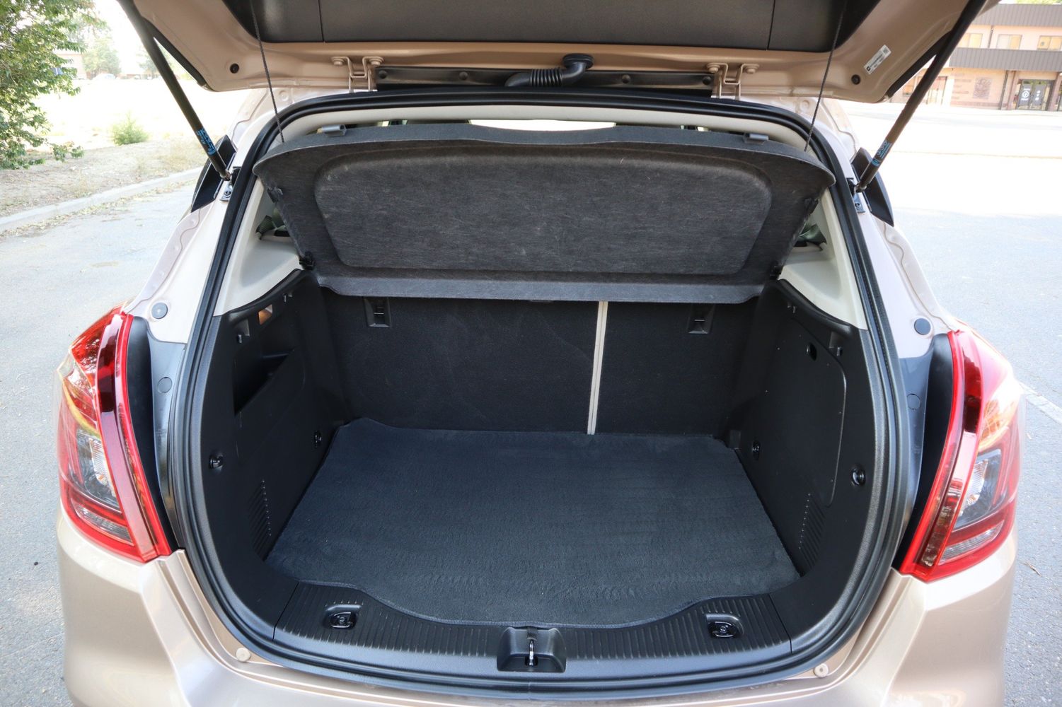 2018 Buick Encore Premium | Victory Motors of Colorado