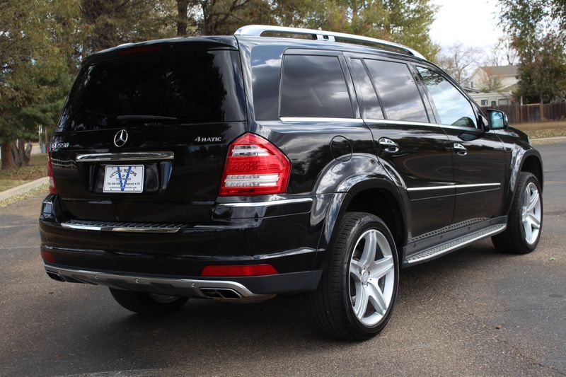 2011 Mercedes-Benz GL 550 Photos