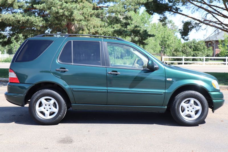 2000 Mercedes-Benz ML 320 Photos