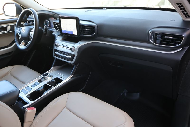 2022 Ford Explorer Photos