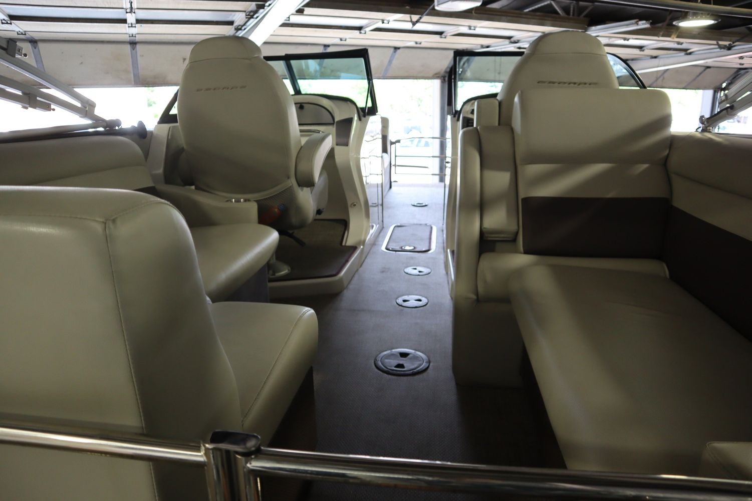 2018 LARSON ESCAPE PONTOON | Victory Motors of Colorado