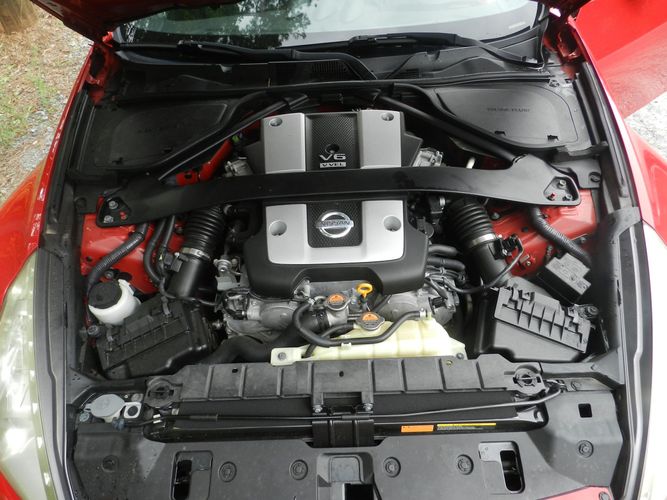 370z Engine Bay