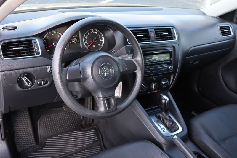 2012 Volkswagen Jetta Photos