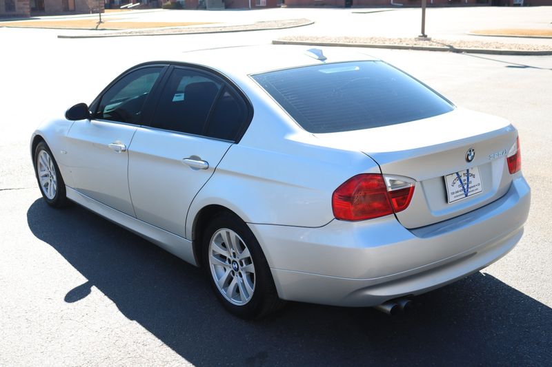 2006 BMW 325xi Photos