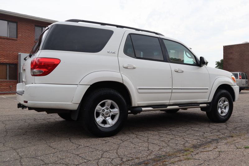 2005 Toyota Sequoia Photos