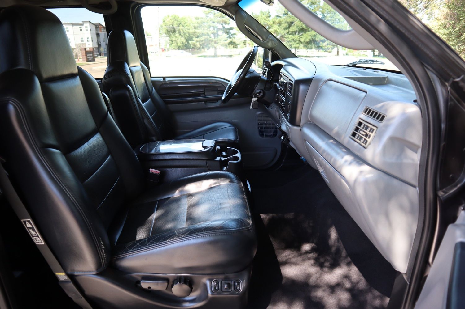 2004 Ford F-250 Super Duty Lariat | Victory Motors of Colorado