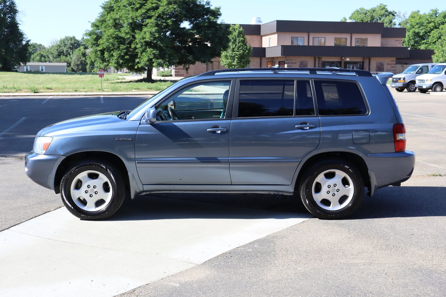 2005 Toyota Highlander Limited | Victory Motors of Colorado