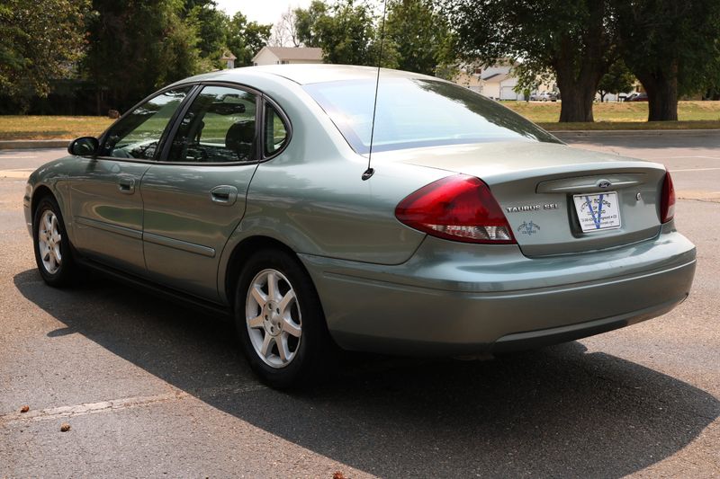 2006 Ford Taurus Photos