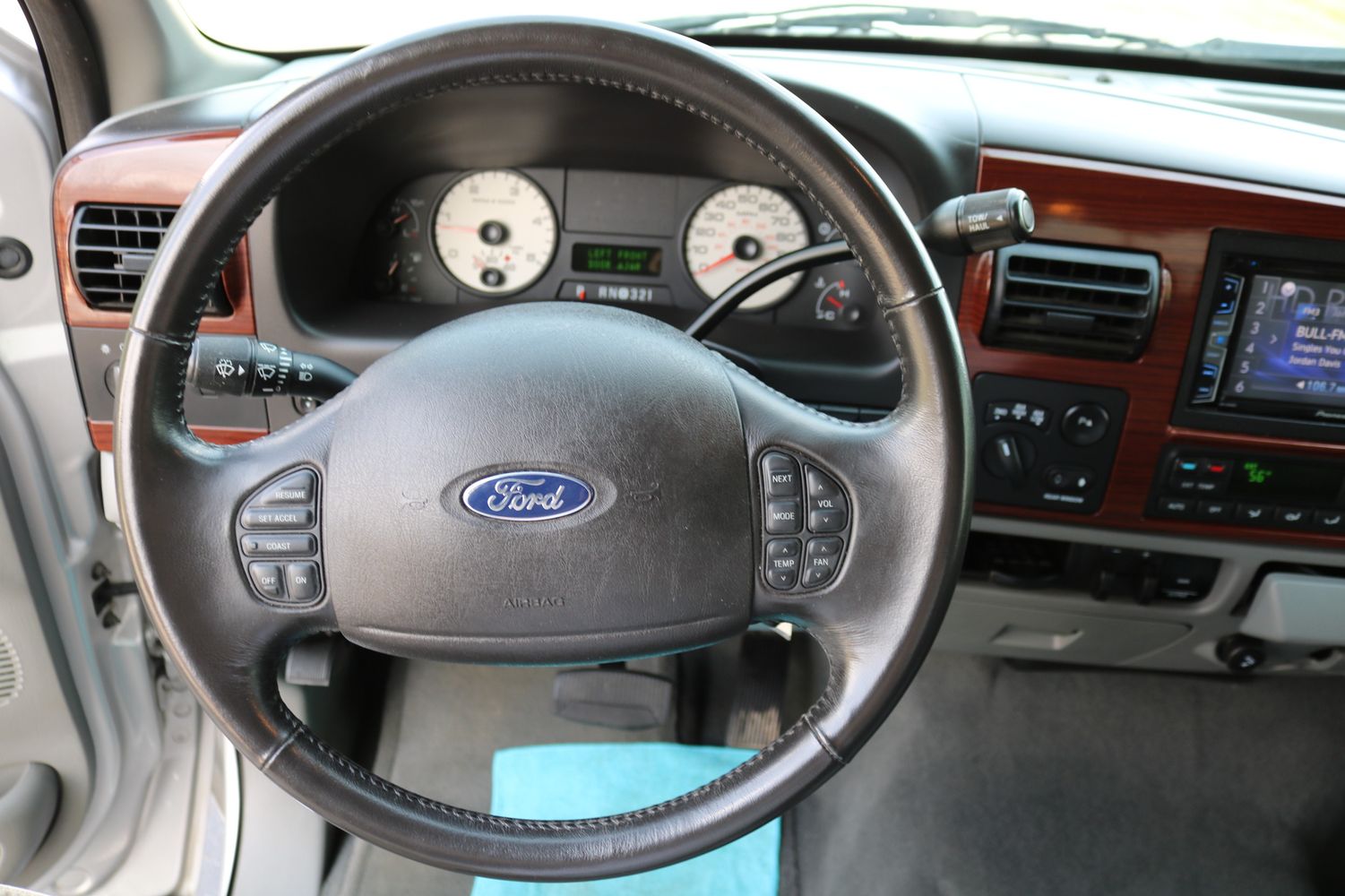 2005 Ford F-350 Super Duty Lariat | Victory Motors of Colorado