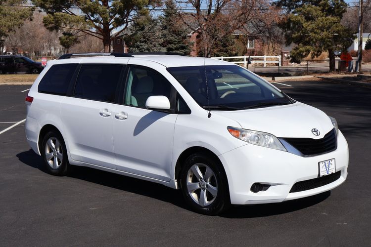 Extraordinary 2013 Toyota Sienna Le Specs Photos