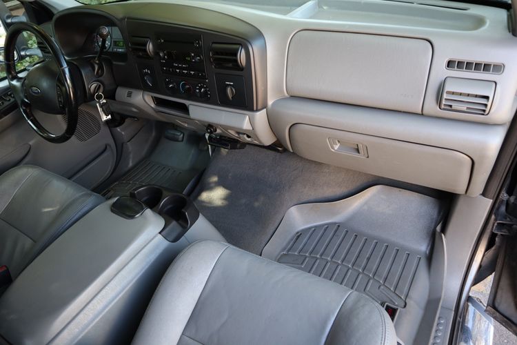 2005 Ford F-350 Super Duty Lariat | Victory Motors of Colorado