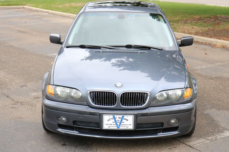 2003 BMW 325i Photos