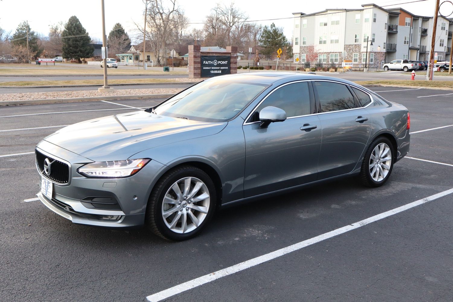 2017 Volvo S90 (DISABLED)! T6 Momentum | Victory Motors of Colorado