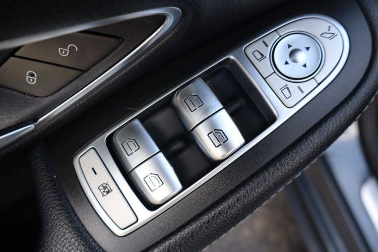 2016 Mercedes-Benz C-Class C 300 4MATIC | Victory Motors of Colorado