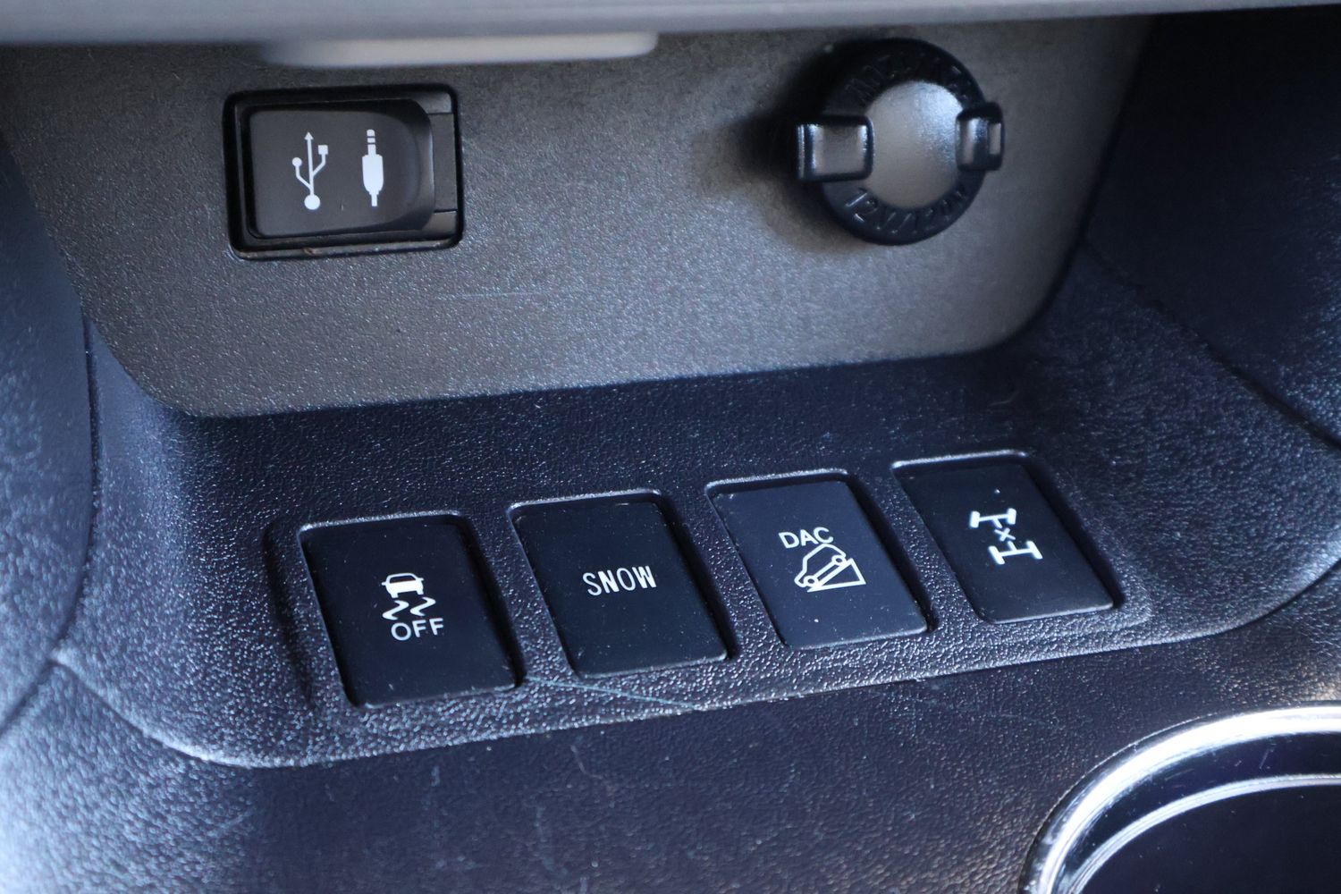 2015 Toyota Highlander Limited | Victory Motors of Colorado