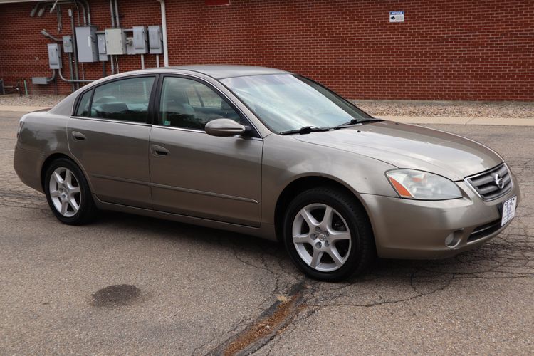 2002 Nissan Altima 3.5 SE | Victory Motors of Colorado