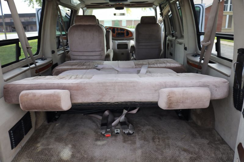 2002 Ford Econoline 150 Photos