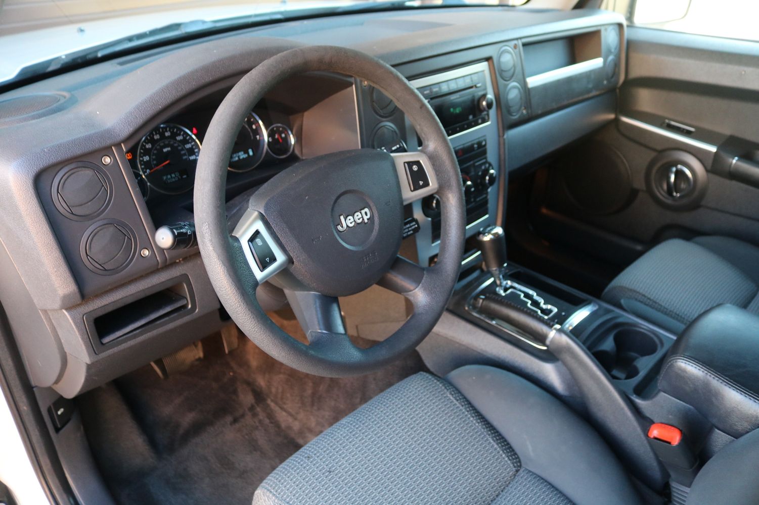 2010 Jeep Commander Sport | Victory Motors of Colorado