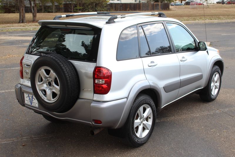 2004 Toyota RAV4 Photos
