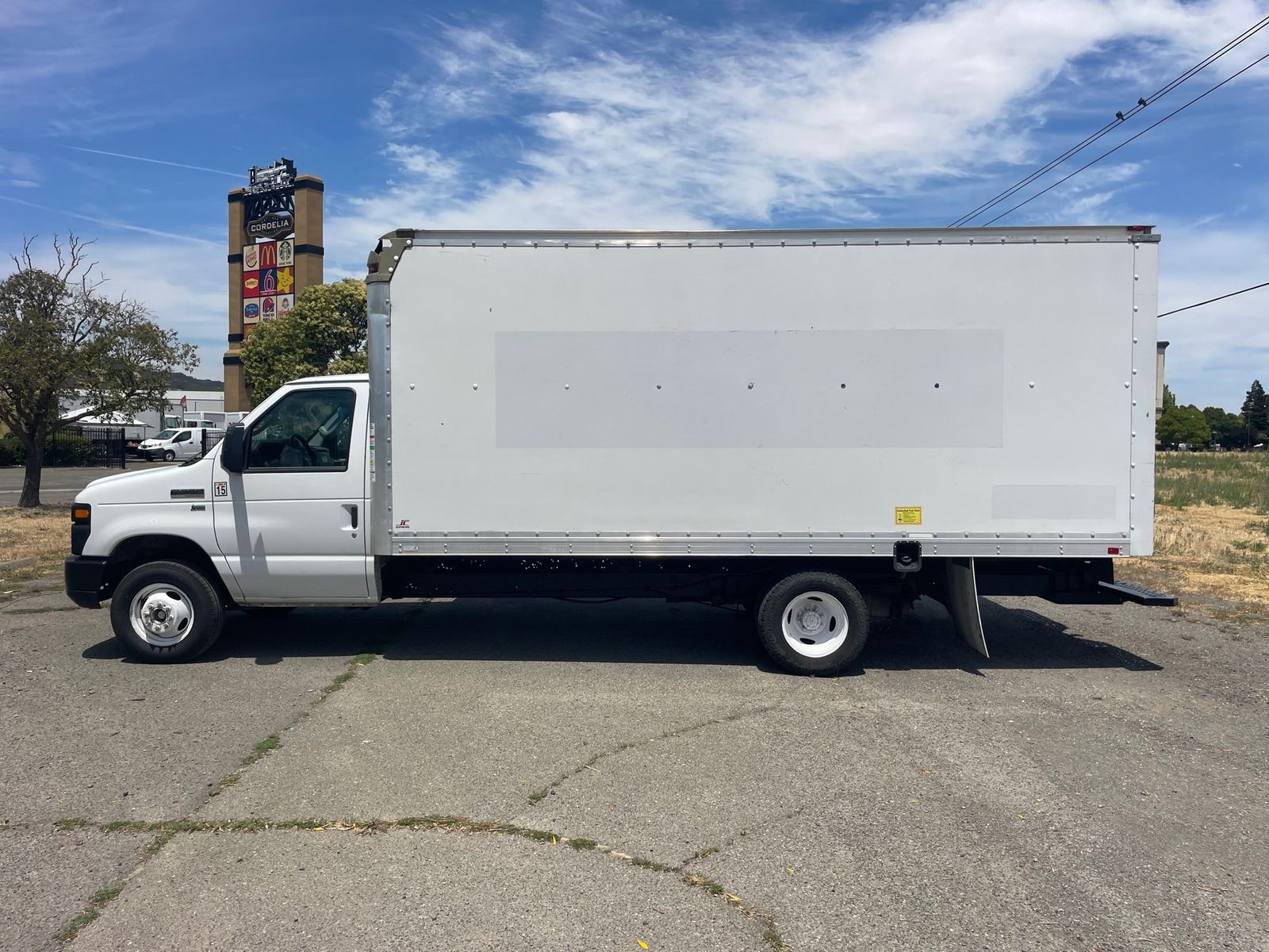 2014 Ford E-Series Chassis E-350 SD | Globe Truck Center