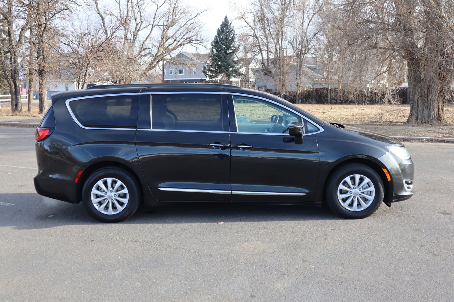 2017 Chrysler Pacifica Touring-L | Victory Motors of Colorado