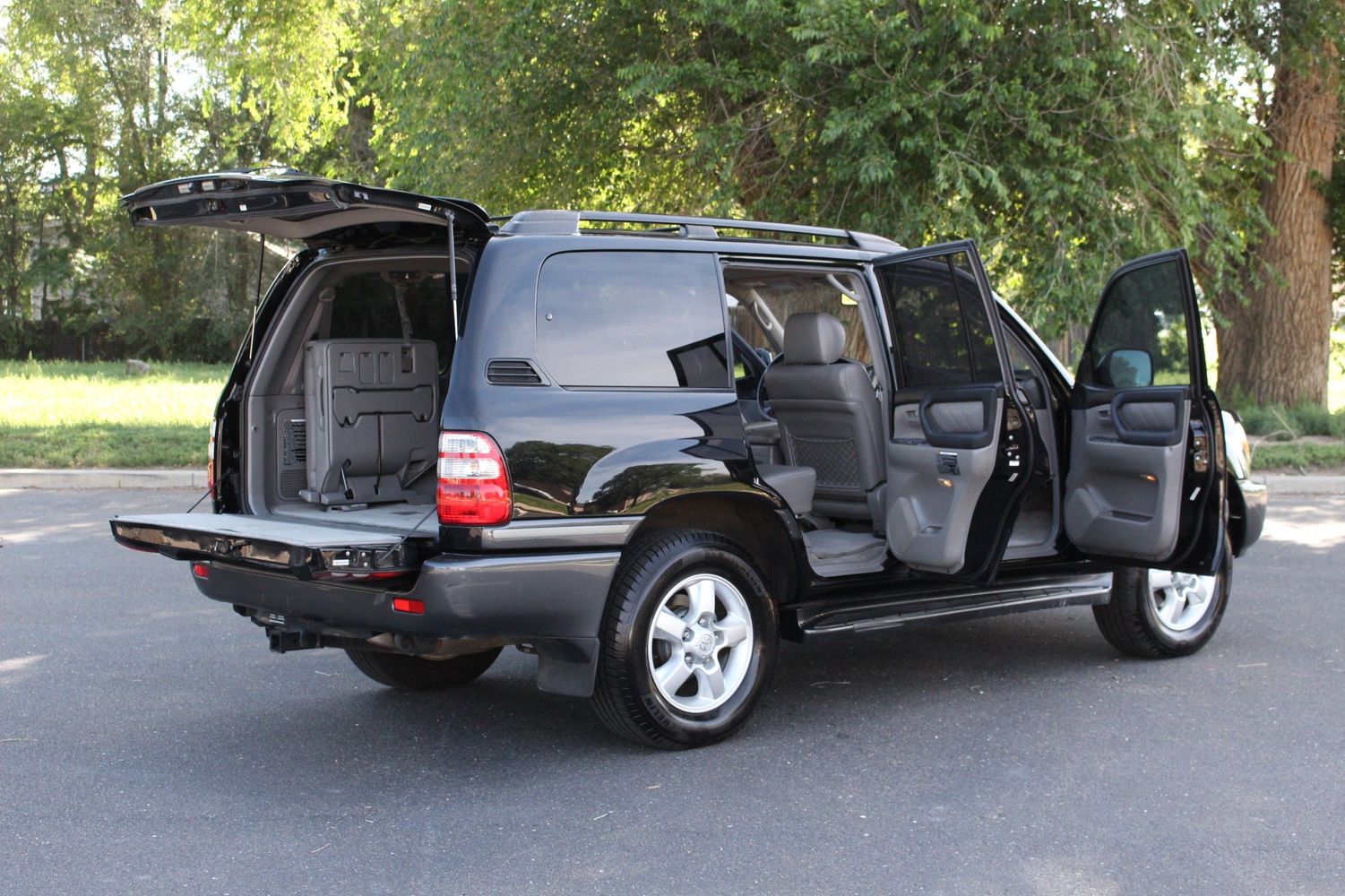 2005 Toyota Land Cruiser Base | Victory Motors of Colorado