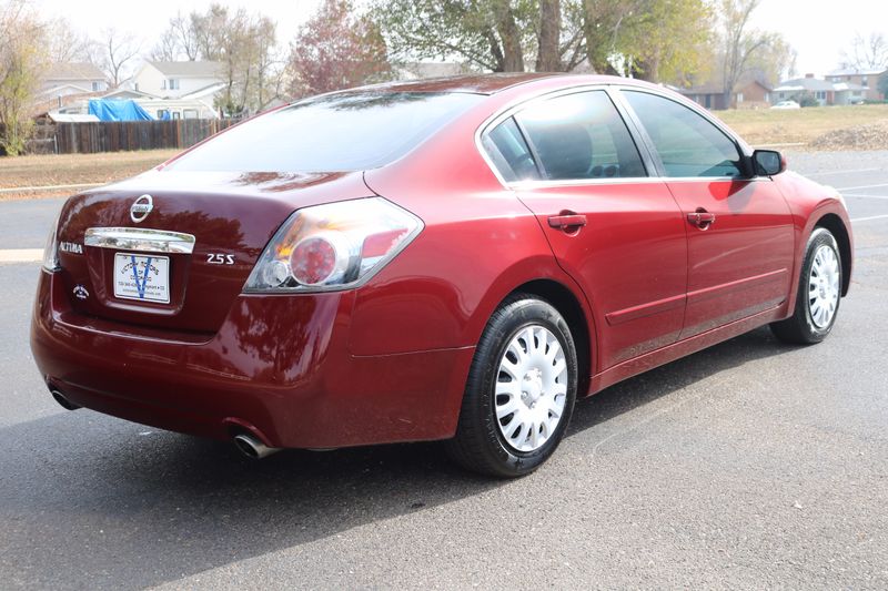 2010 Nissan Altima Photos