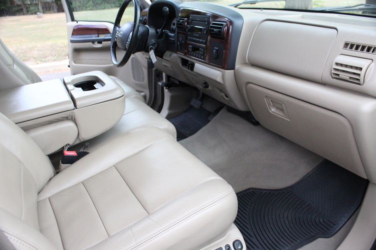 2005 Ford F-350 Super Duty Lariat | Victory Motors of Colorado