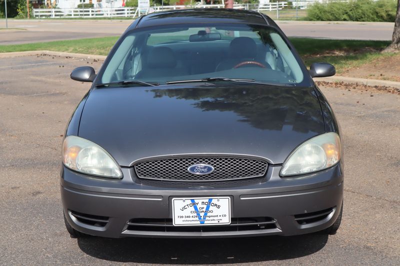 2004 Ford Taurus Photos